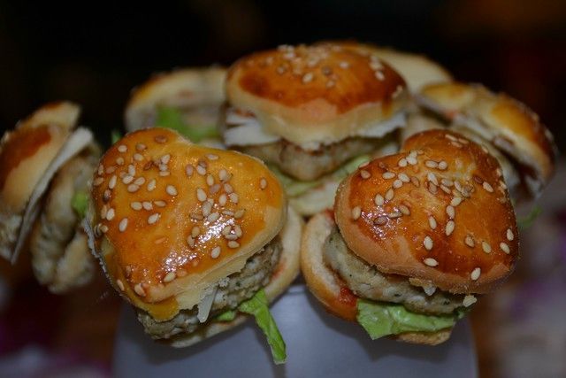Mini-burgers au poulet en forme de coeur - cuisine de Fadila